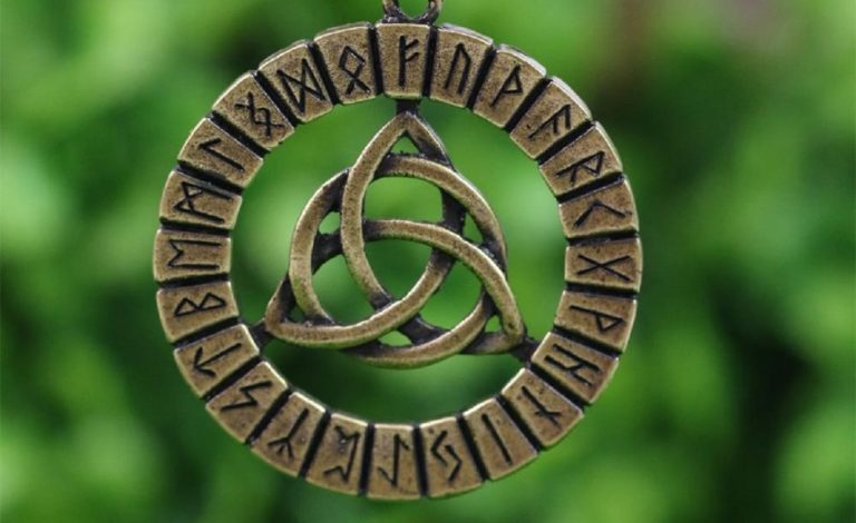 🔮 Découvrez les protections des runes vikings qui existent