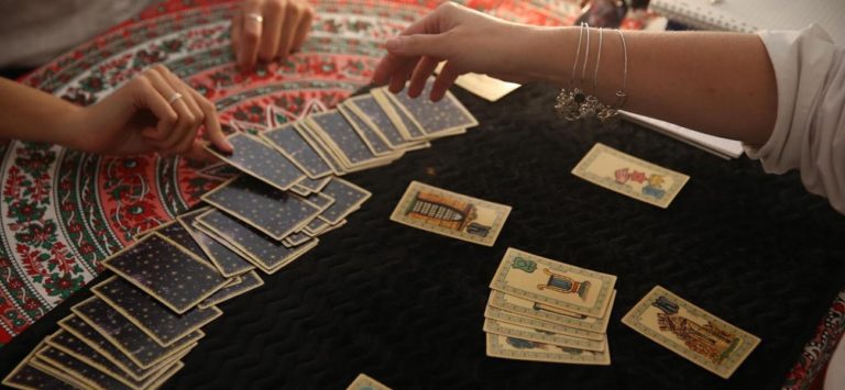 🔮 Choisir Vos Cartes De Voyance Avec Les Différents Tarots