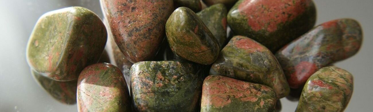 🔮 Pierre Unakite : Signification de cette pierre unique